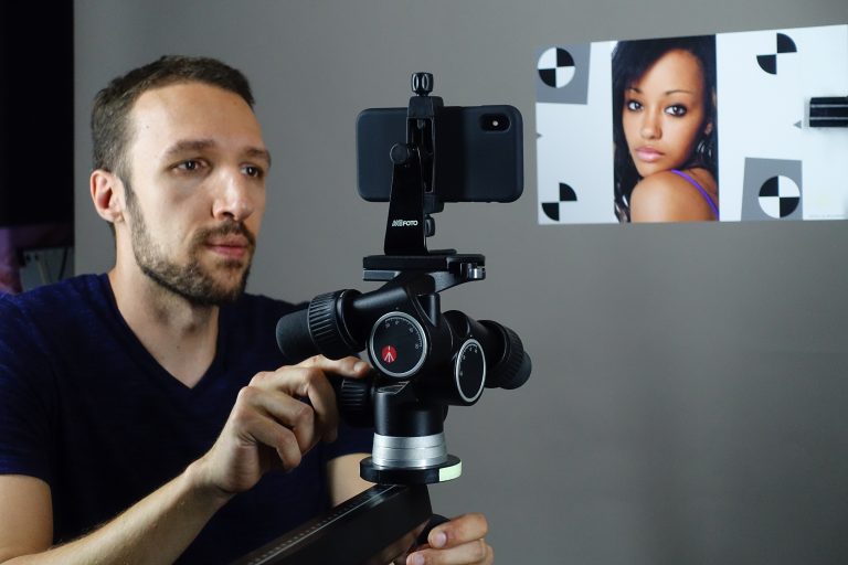 DXOMARK Selfie: How we test smartphone front camera still image quality ...