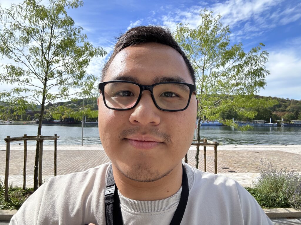 Apple iPhone 15 Pro Max Selfie test - DXOMARK