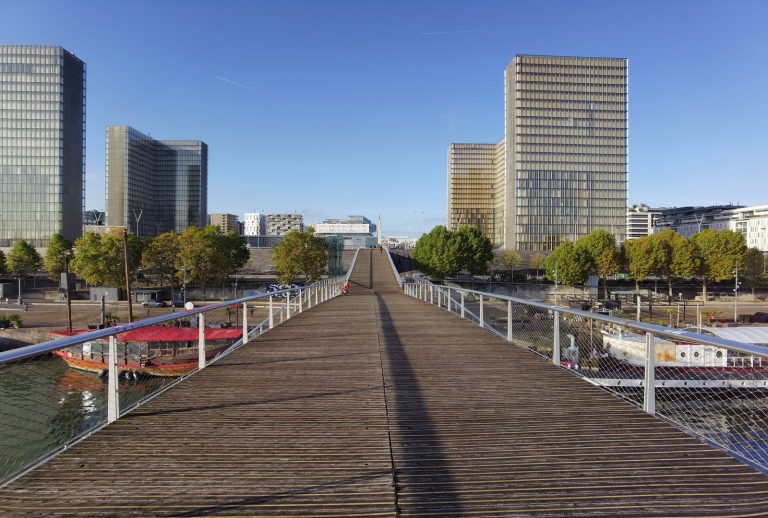 Smartphones vs Cameras: Closing the gap on image quality - DXOMARK