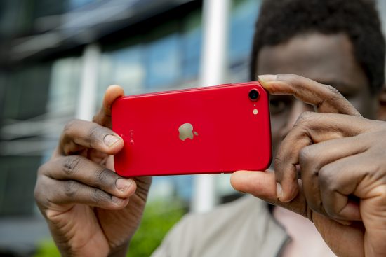 Updated: Apple iPhone SE (2020) Camera review: Excellent autofocus and ...