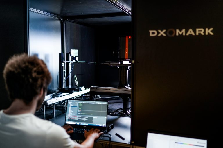 How DXOMARK tests display quality - DXOMARK